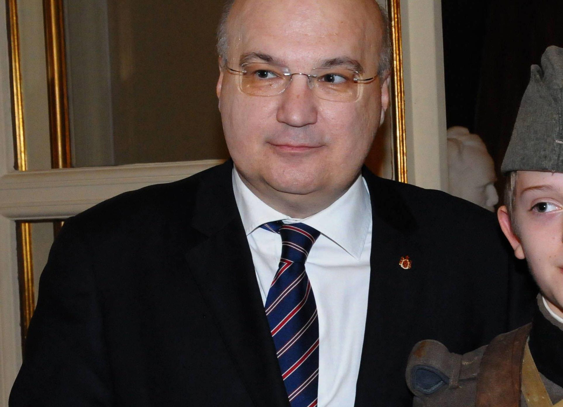 PREMINUO DUŠAN BATAKOVIĆ - Informer.rs