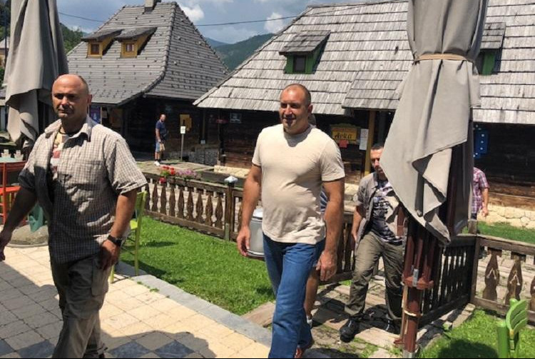 (FOTO) BUGARSKI PREDSEDNIK NA MEĆAVNIKU: Radev sa porodicom gost Emira ...