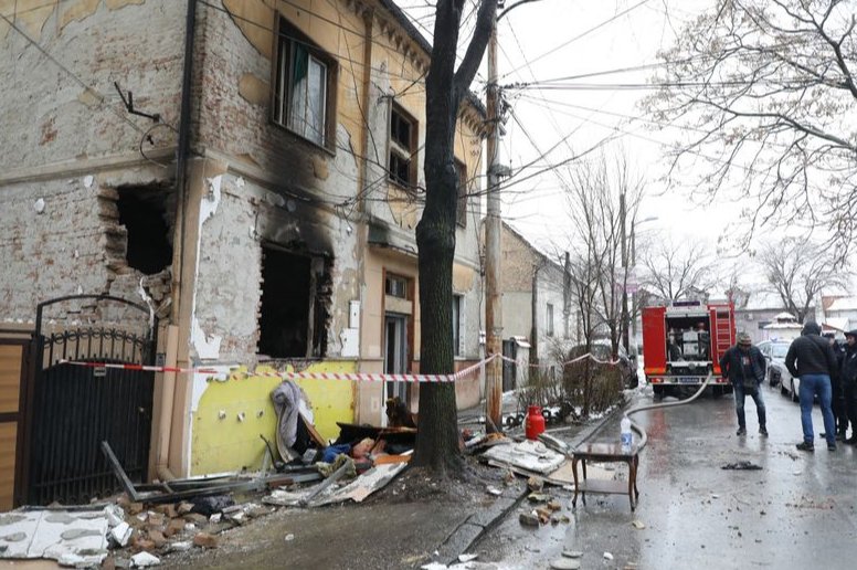 OBJAVLJENI PRVI SNIMCI EKSPLOZIJE U ZEMUNU: Ekplodirala plinska boca, četiri osoba smještene na ...