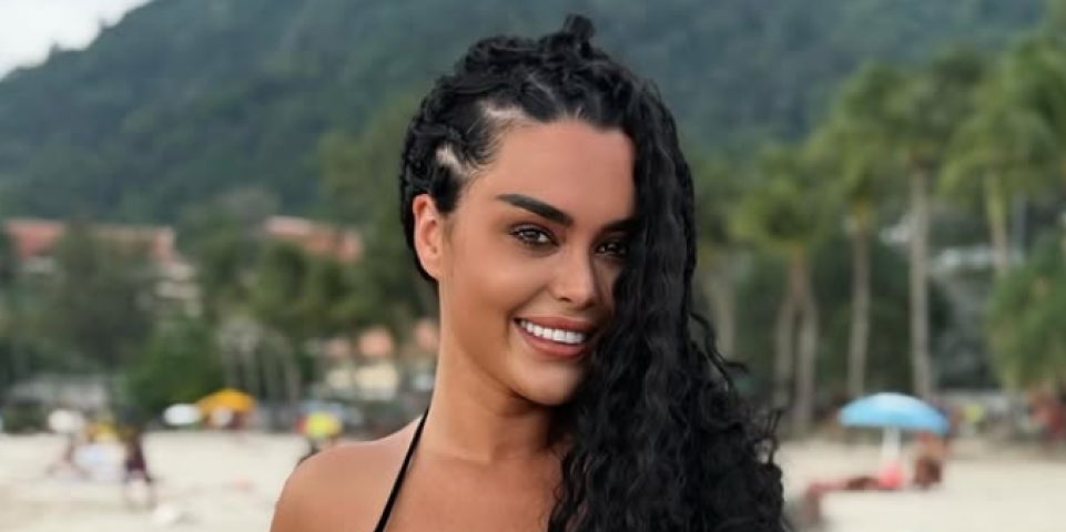 Tijana Em provokativnim fotografijama muškarcima pomutila razum - Informer.rs